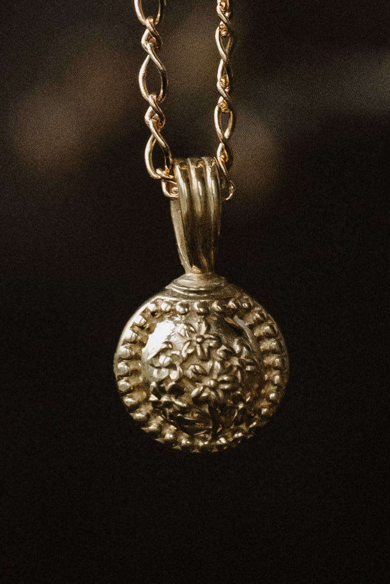 Forget-Me-Not Circle Cremains Urn Necklace - Solid Gold – Gems and Juniper